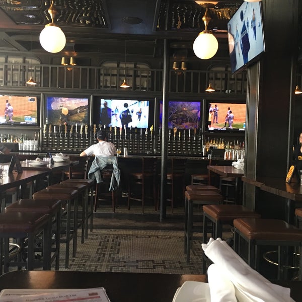 Hopsmith Tavern - Pub in Near North Side