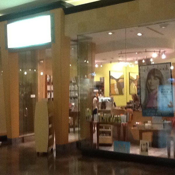 Regis Salons - Hair Salon in Saint Louis