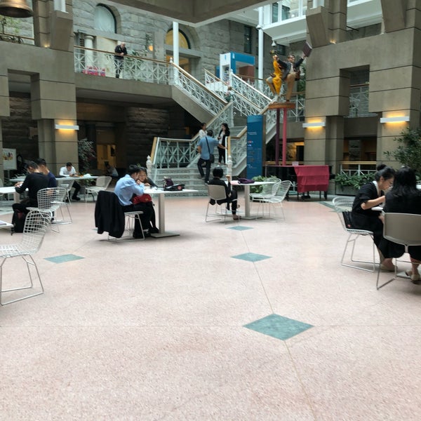 Sinclair Centre - Shopping Mall in Vancouver