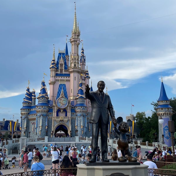 Partners Statue - Monument