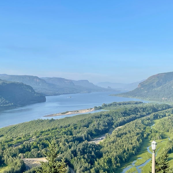 Crown Point Vista House - Scenic Lookout in Corbett