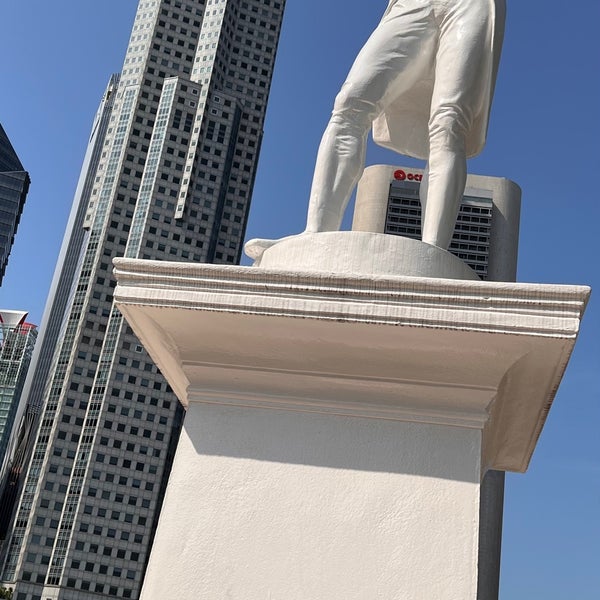 Sir Stamford Raffles Statue (Raffles' Landing Site) - Downtown Core - Parliament Lane