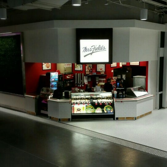 Mrs. Fields - Bakery in Chicago