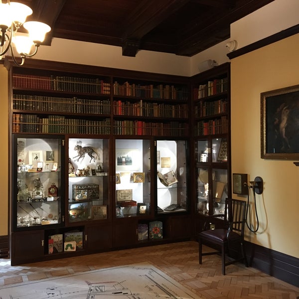 Wardown Park Museum - History Museum in Luton