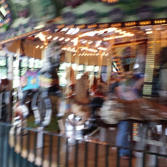 Salem Riverfront Carousel - Theme Park Ride / Attraction