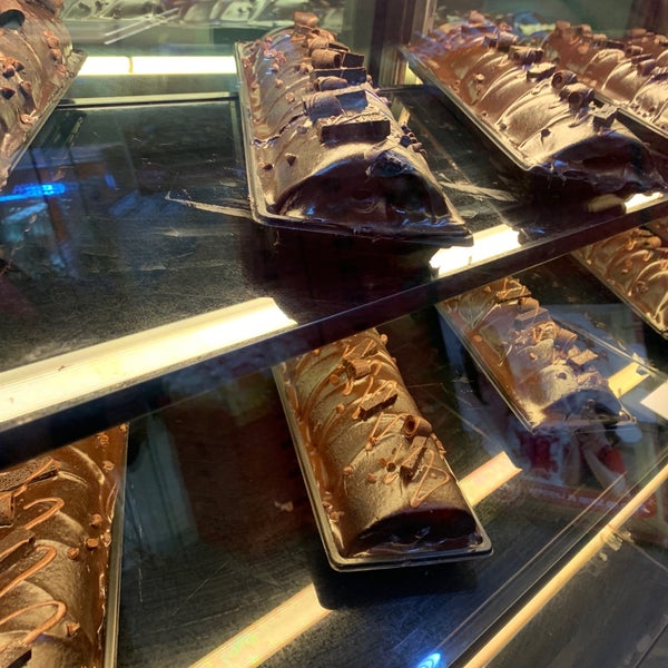 Red Ribbon - Bakery in Iloilo City