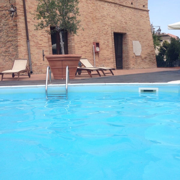 Castello Chiola Dimora Storica Hotel Loreto Aprutino - 6 tips from 138 ...