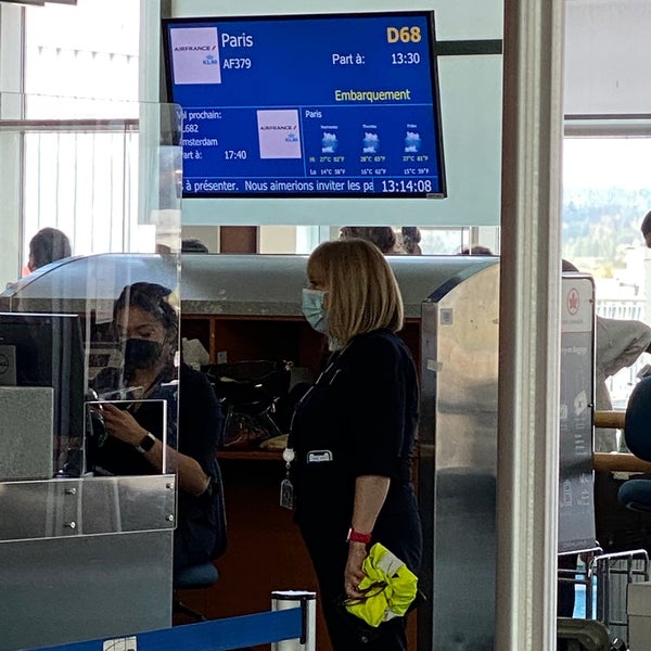 Gate D68 - Airport Gate in Richmond