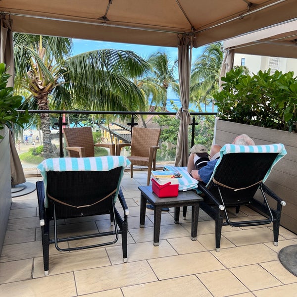 Cabanas At Hyatt Pool - Swimming Pool in Honolulu
