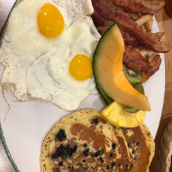 Cora Breakfast & Lunch - Downtown Toronto - 36 tips from 1727 visitors