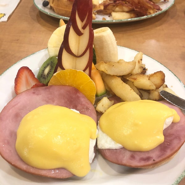 Cora Breakfast & Lunch - Downtown Toronto - 36 tips from 1727 visitors