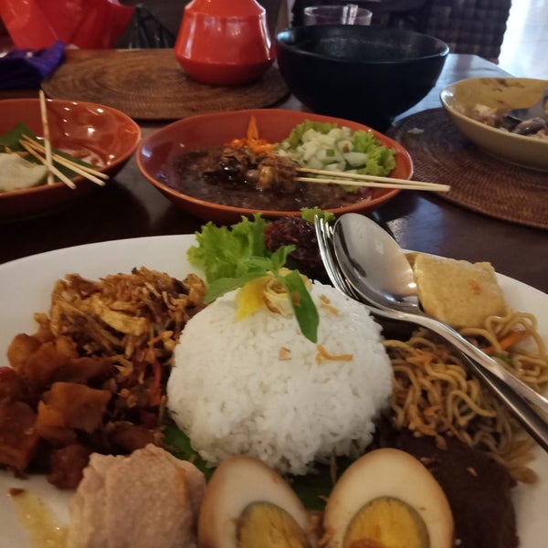 Nona Manis Coffee And Eatery - Indonesian Restaurant in Ketabang