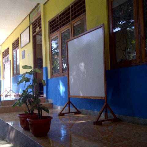 Taman Kanak-Kanak RAUDHATUL ATHFAL Al-Muhajirin - Student Center