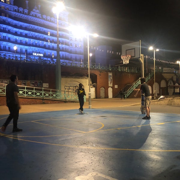 Brighton Beach Basketball Court - Central Brighton - 1 tip