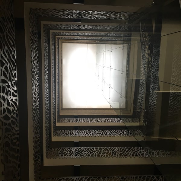 Sterling's MAC Hotel - 4 tips