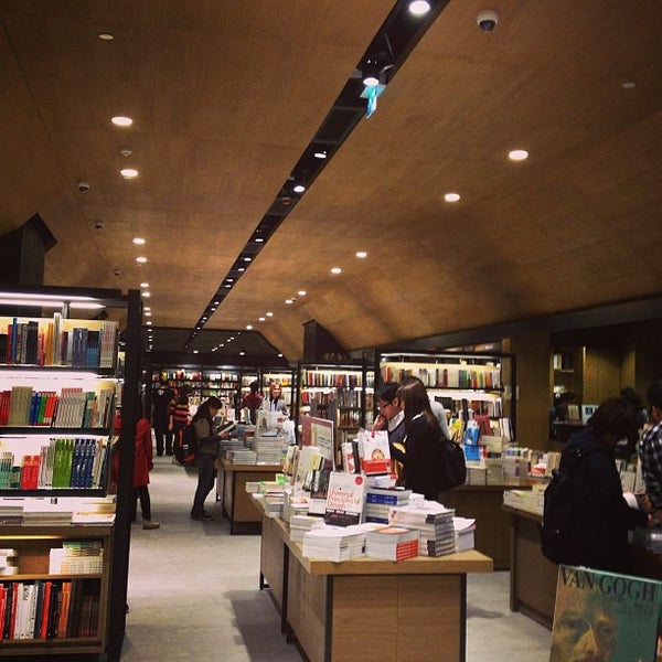 Eslite Bookstore 誠品書店 - 53 tips from 4492 visitors