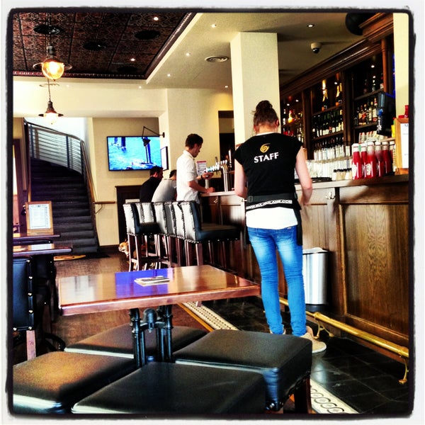 Ma Nolan's - Irish Pub in Cannes