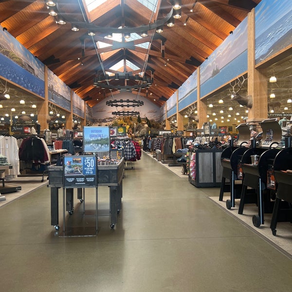 Cabela's - Sporting Goods Retail in Quil Ceda Village