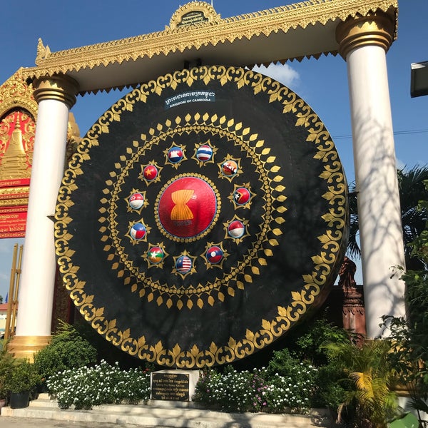 Wat Ounalom - Sisowath Quay