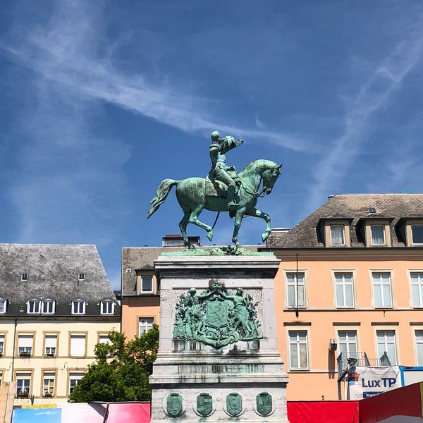 Place Guillaume II - Knuedler - Plaza in Luxembourg