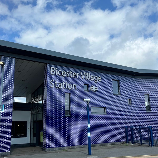 Bicester Village Railway Station (BIT) - Rail Station in Bicester