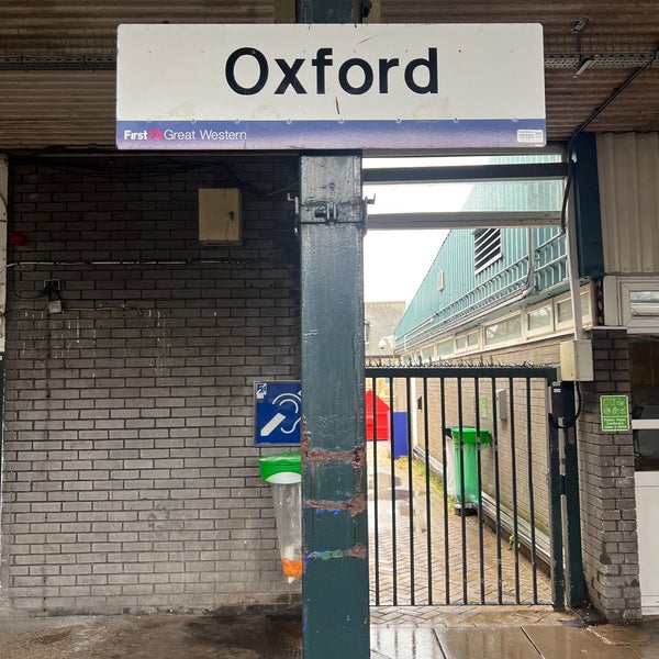 Oxford Railway Station (OXF) - Rail Station in Oxford