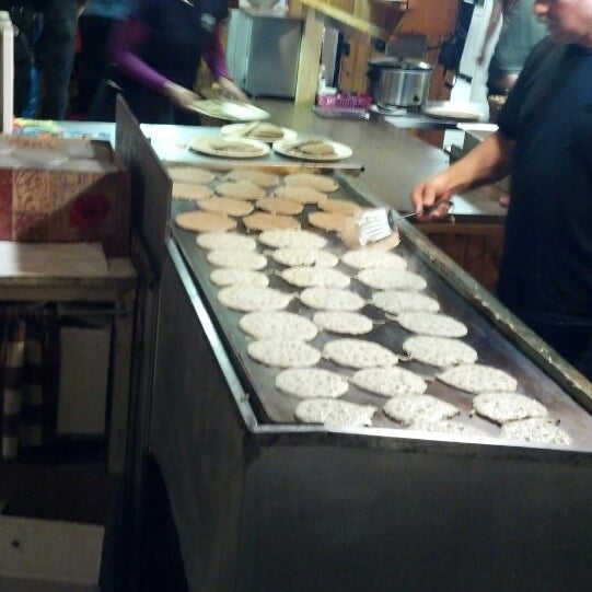 Cartwright's Maple Tree Inn - American Restaurant