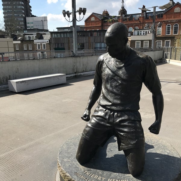 Thierry Henry Statue