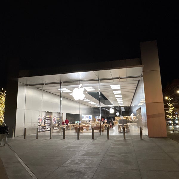 Apple Lincoln Park - Lincoln Park - 84 tips