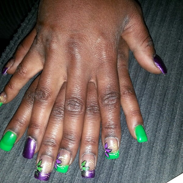 Modern Nails - 1020 Center St