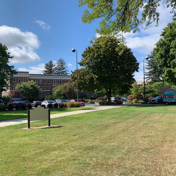 Sutton Hall - College Academic Building in Cheney