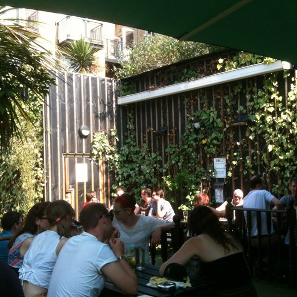 BarChick's Best Bars for Smoking