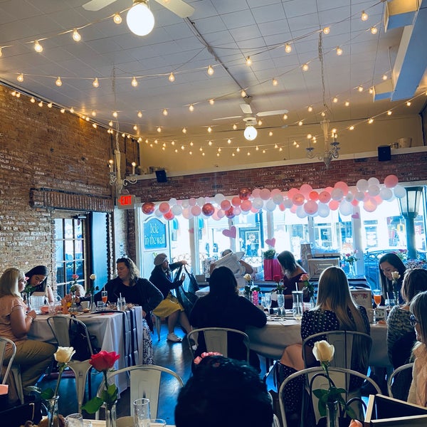 Genitti's Hole-in-the-wall - Italian Restaurant