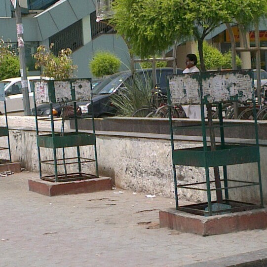 BOTANICAL GARDEN BUS STOP (Buses for Greater Noida) - Bus Station