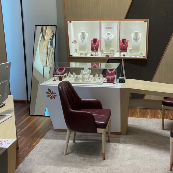 Photos at Musalli Jewellery | مجوهرات مصلي - الشاطئ - جدة, منطقة مكة
