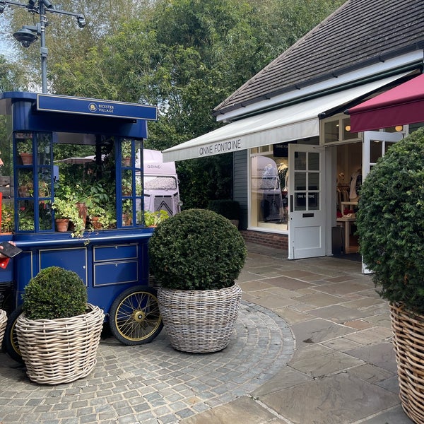 Bicester Village Railway Station (BIT) - Rail Station in Bicester