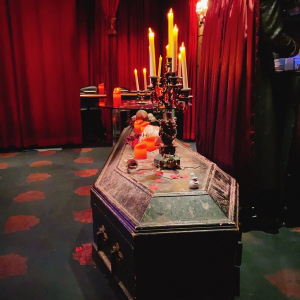 Vampire Cafe - Theme Restaurant in 銀座