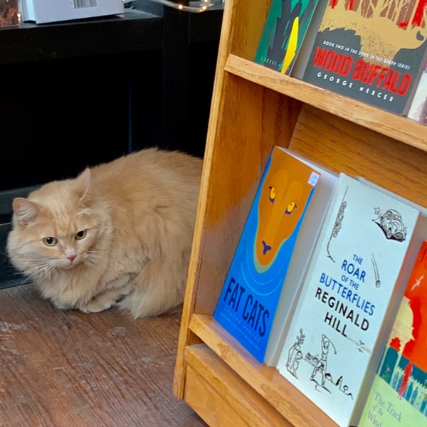 Wee Book Inn - Downtown Edmonton - Edmonton, AB