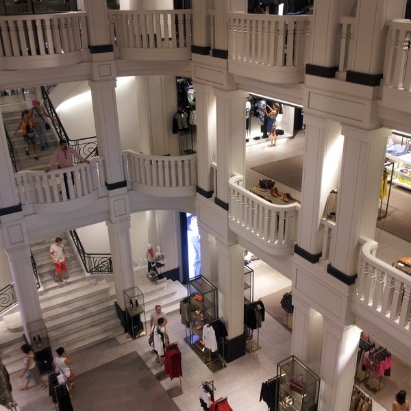 Zara - Clothing Store in Gran Vía