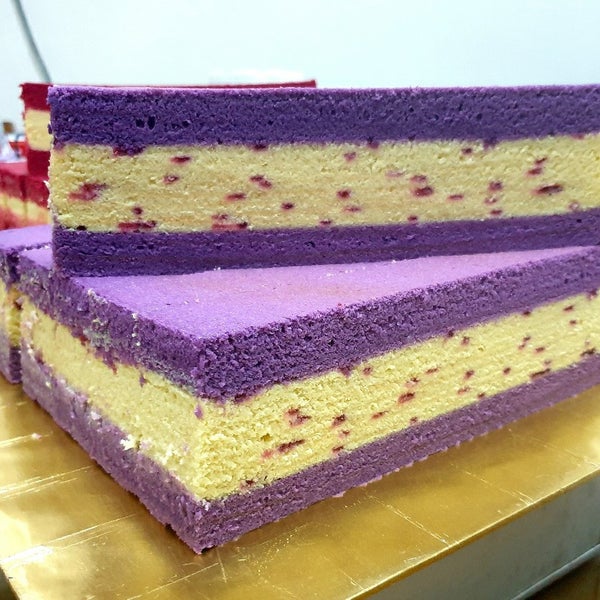 Kek Lapis Sarawak (Original Layer Cake) - Dataran Samudera Sungai ...
