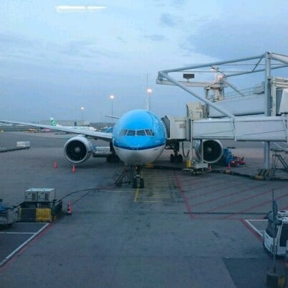 KLM Flight KL809 [AMS - KUL - CGK] - Plane in Schiphol