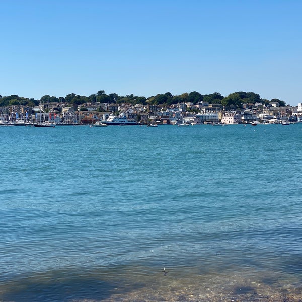 East Cowes Seafront - Beach