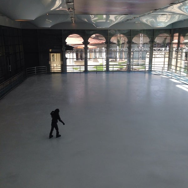 Ice Skating Terrace - Café in Baku