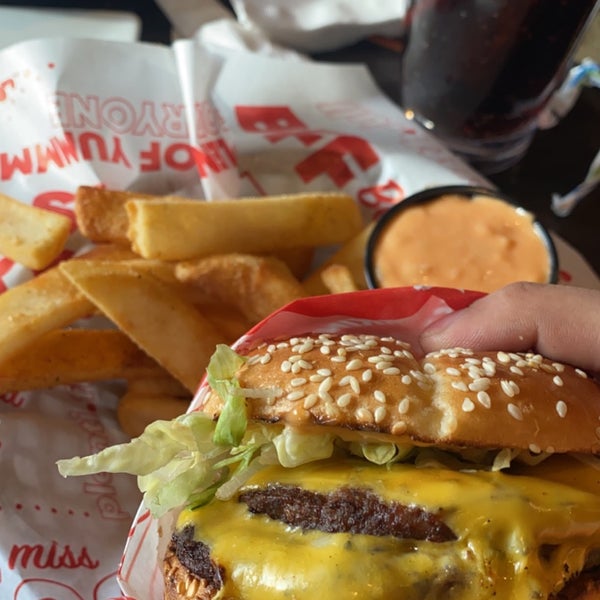 Red Robin Gourmet Burgers and Brews - Burger Joint