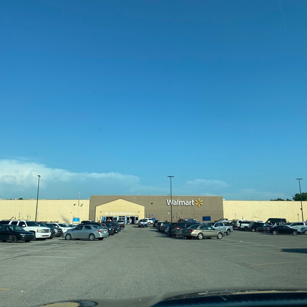 Walmart Supercenter - Big Box Store