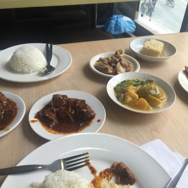 Dell's Foodhall - Cafeteria in Pasig