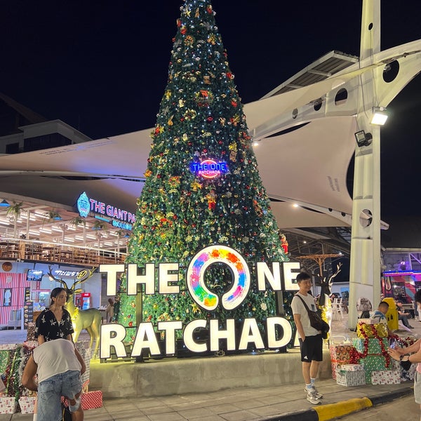 The One Ratchada Night Market (ดิวันรัชดา ไนท์มาร์เก็ต) - Night Market in Din Daeng