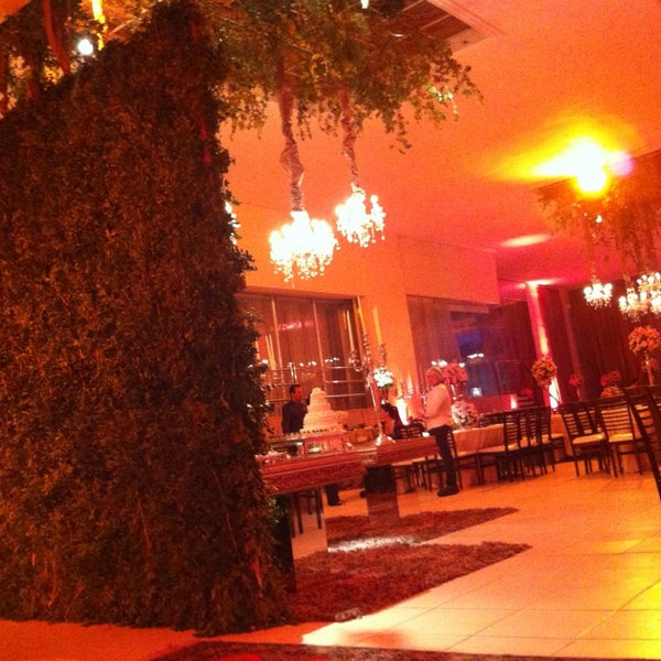 Porto Fino Buffet & Recepções - R. de Sant'Anna, 65