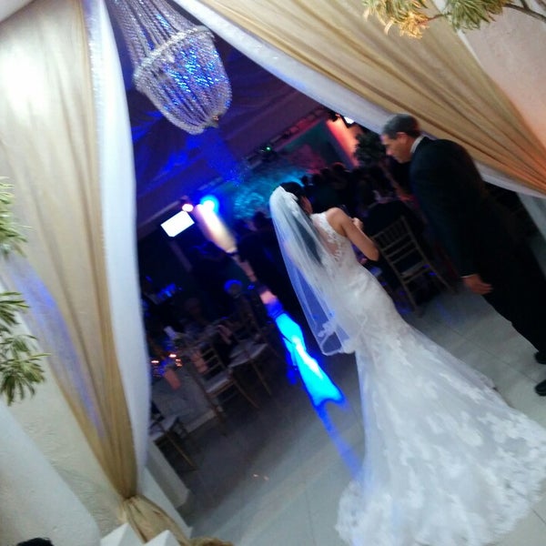 Photos at Ocasiones & Eventos Jean Roldan - 4 tips from 104 visitors