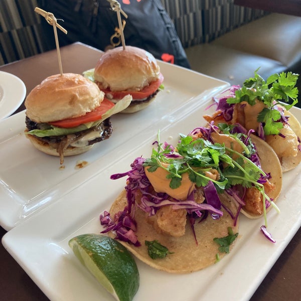 Esquire Grill - at Terminal B